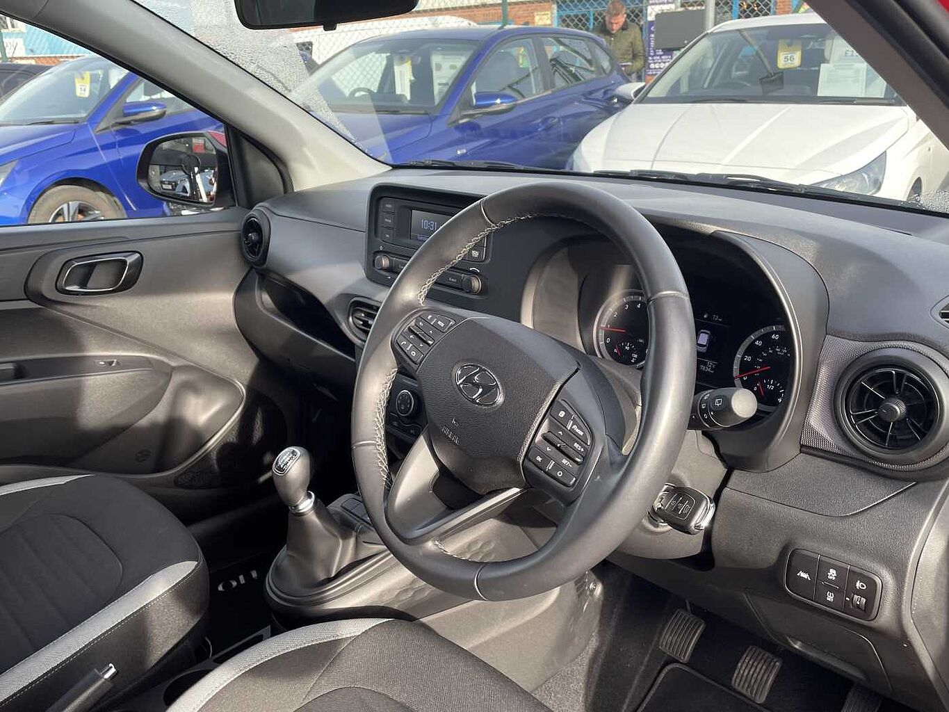 Hyundai i10 Hatchback 5 Doors Manual Petrol Dragon Red | Hyundai Motor ...