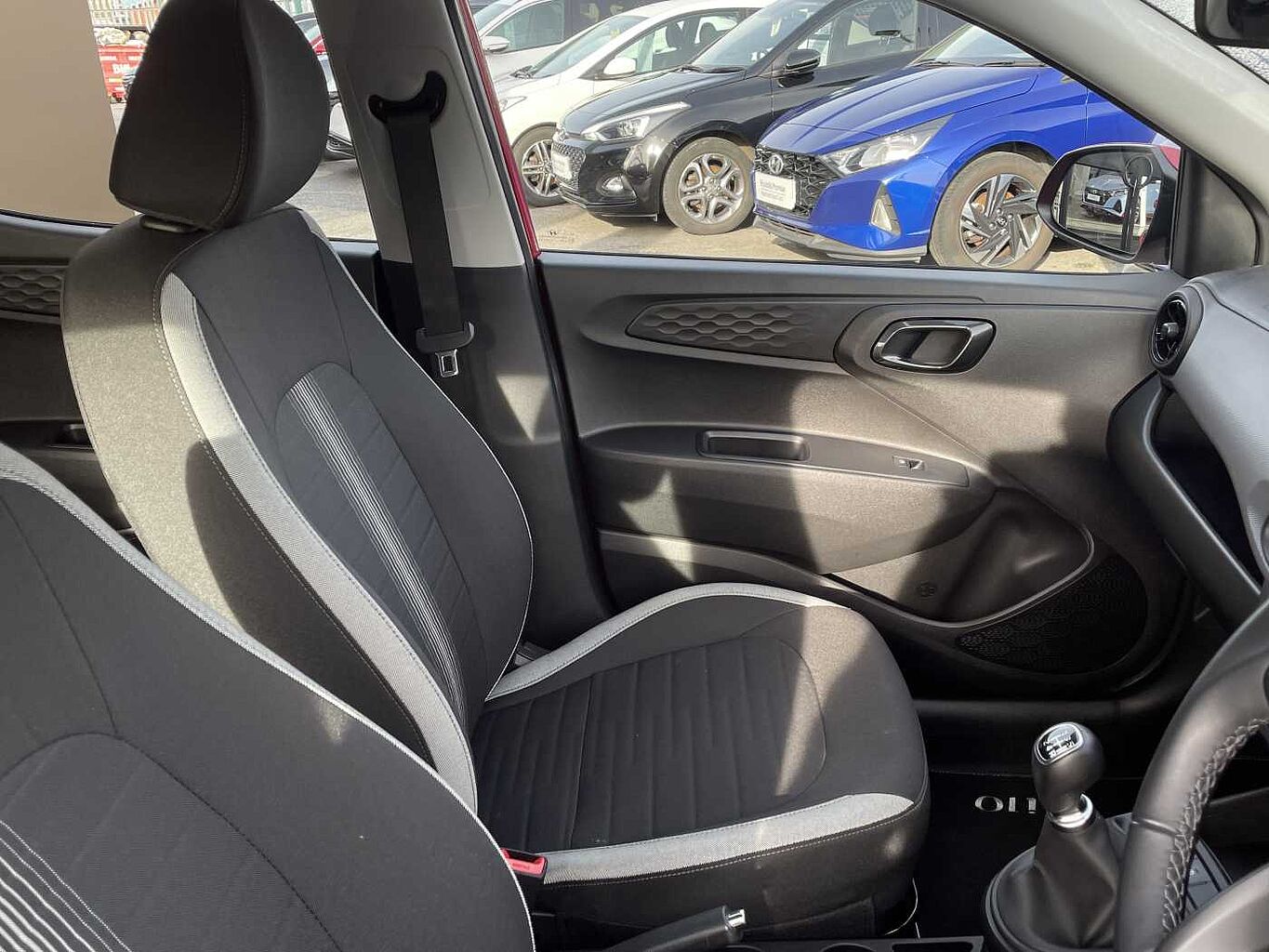 Hyundai i10 Hatchback 5 Doors Manual Petrol Dragon Red | Hyundai Motor ...