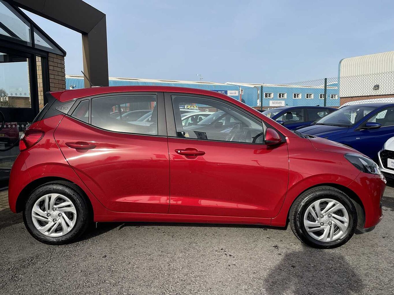 Hyundai i10 Hatchback 5 Doors Manual Petrol Dragon Red | Hyundai Motor ...