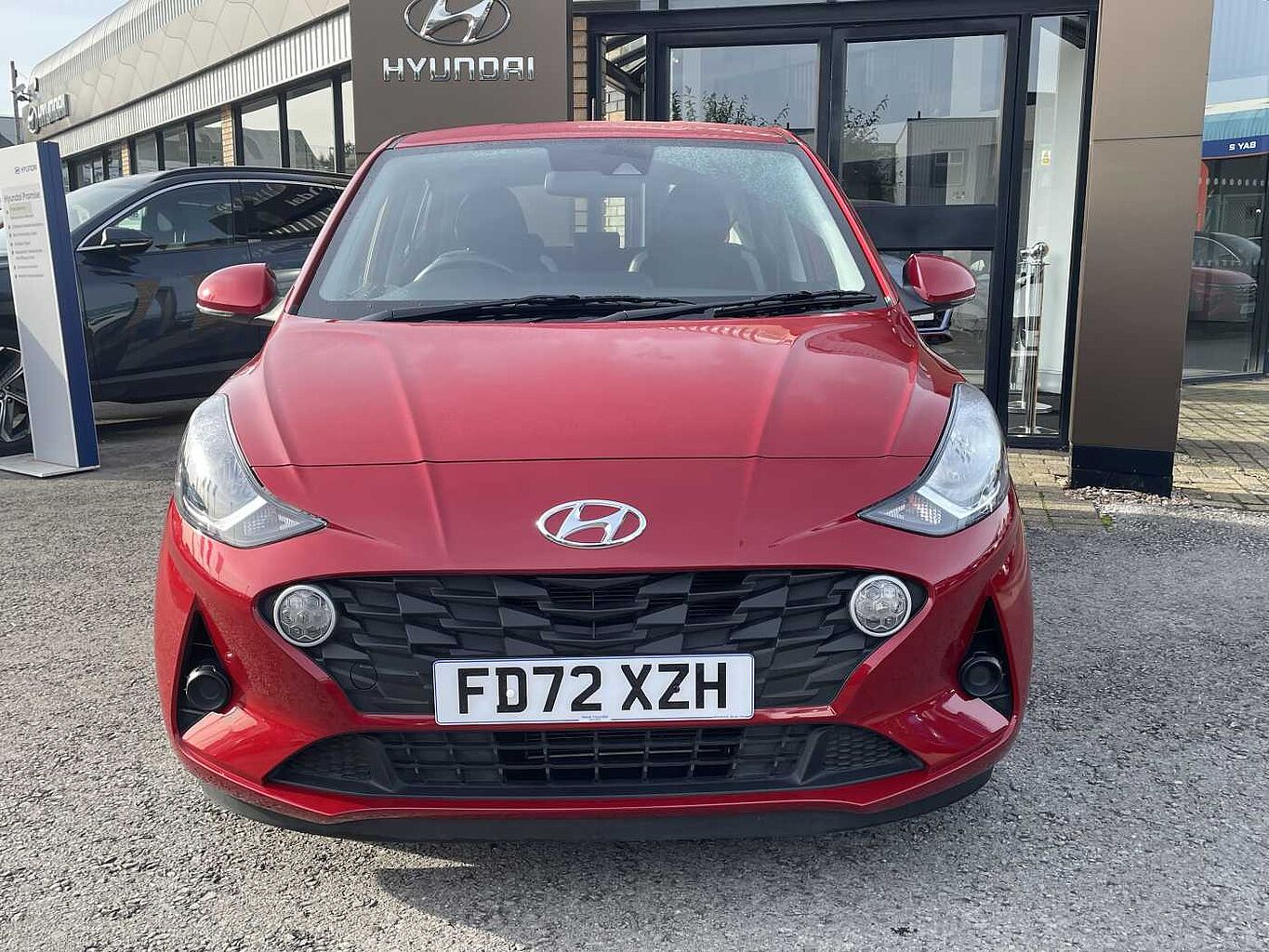 Hyundai i10 Hatchback 5 Doors Manual Petrol Dragon Red | Hyundai Motor ...